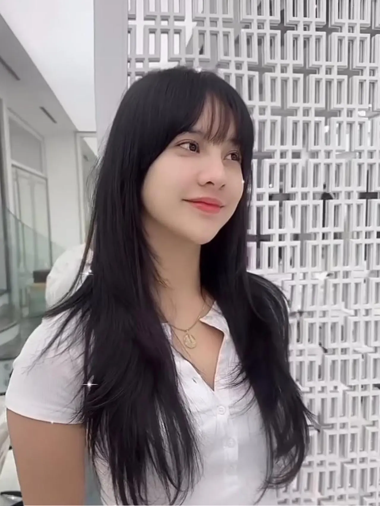 8 Potret Inspirasi Tampilan Rambut Berponi di Tahun 2024, dari Raisa ...