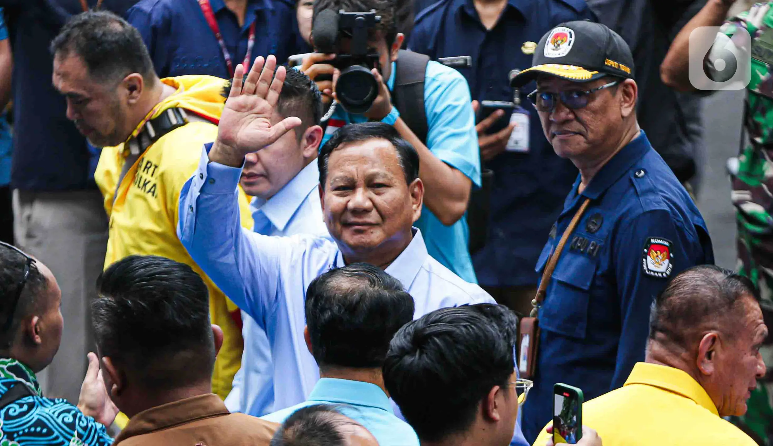 Momen Tiga Capres/Cawapres Tanda Tangani Deklarasi Kampanye Pemilu Damai 2024 - Foto Liputan6.com