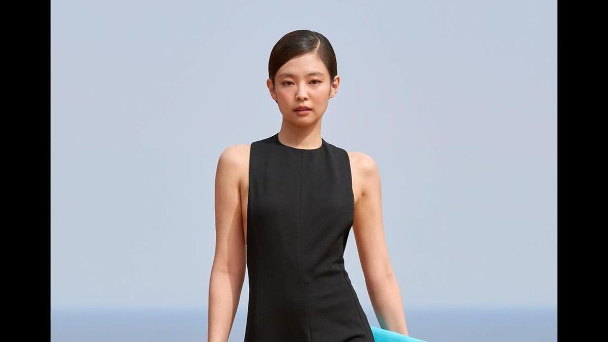 Jennie BLACKPINK Debut Jadi Model Runway Jacquemus, Tampil Seksi dan ...