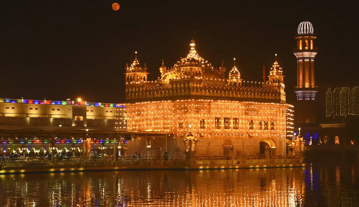 FOTO: Umat Sikh India Peringati Kelahiran Pendiri Sikhisme - Foto ...