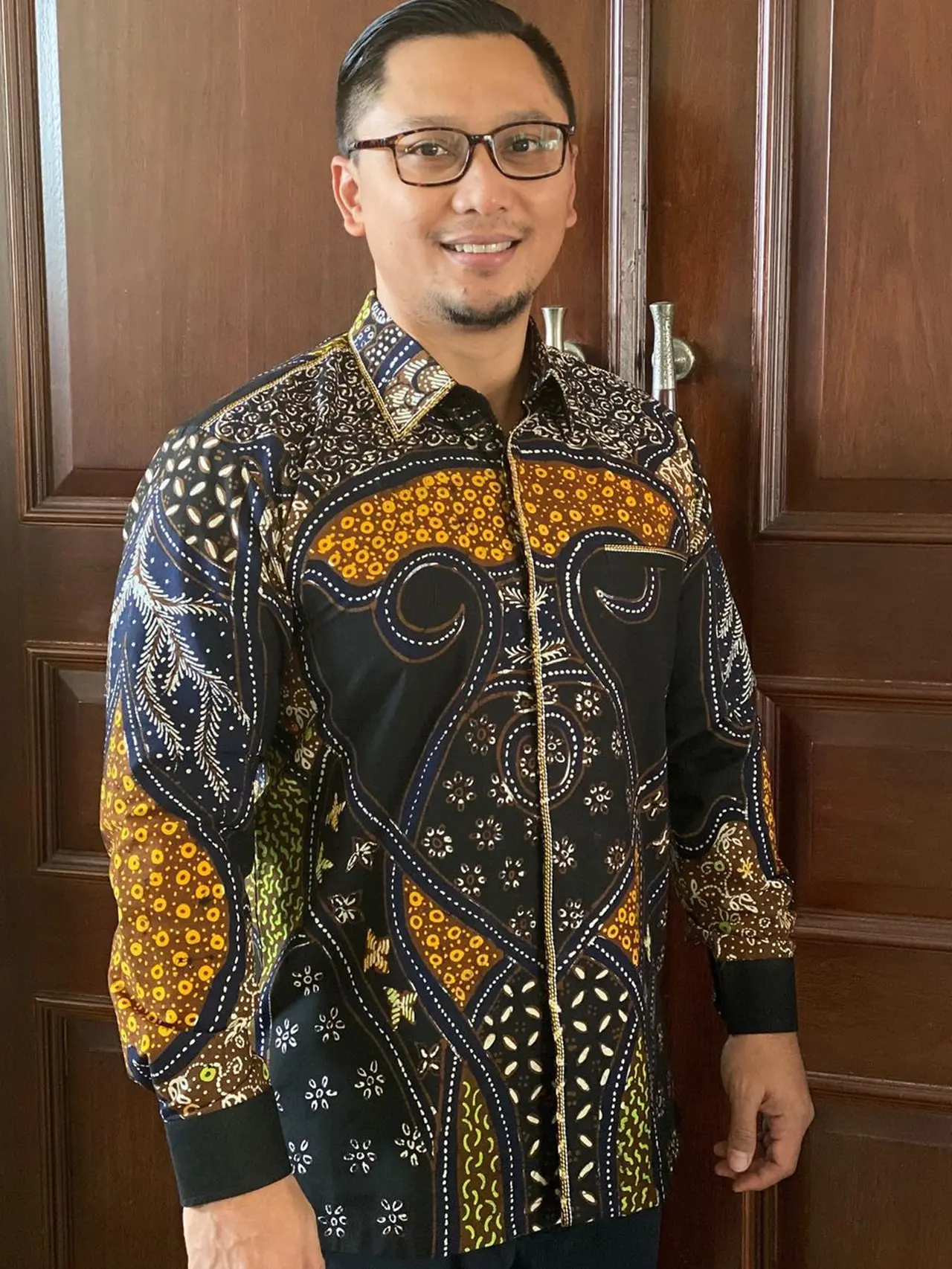 Pangeran Keraton Solo, Ini 5 Potret Suami Dokter Reisa Broto Asmoro - Hot Liputan6.com