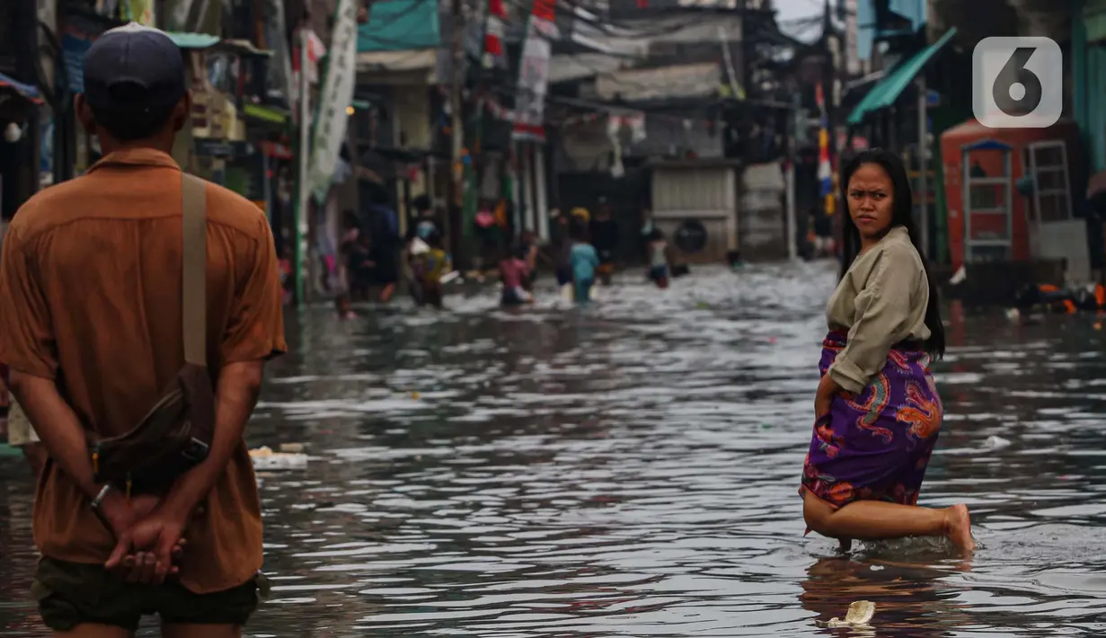 Banjir Rob Kembali Rendam Kawasan Muara Baru Jakarta Utara - Foto Liputan6.com