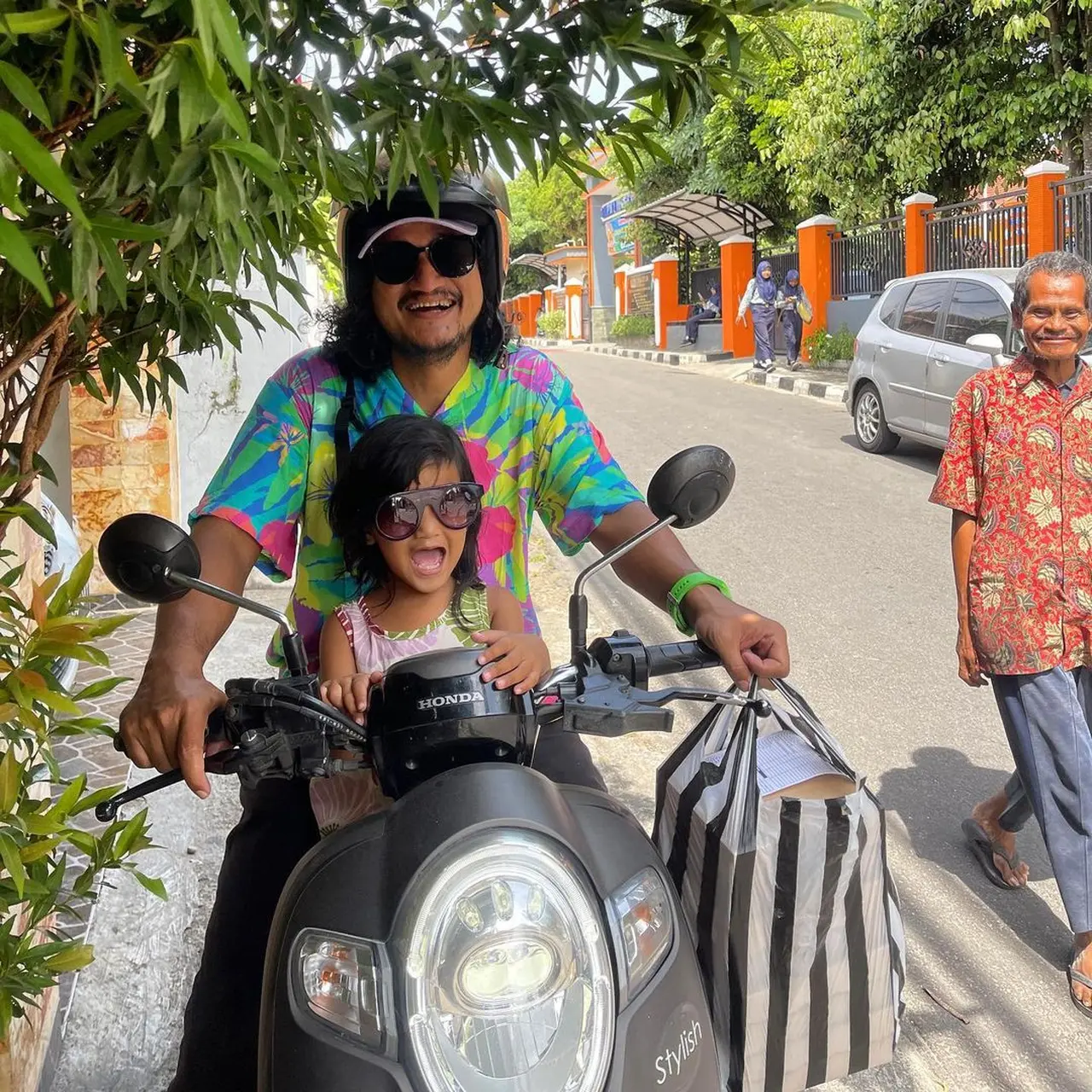 Komedian Isa Bajaj Pulang Kampung Buka Warung Makan, Kalau Ada Pesanan ...