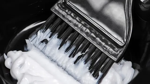 Tips Mewarnai Rambut Sendiri Anti Gagal dan Tetap Sehat - Lifestyle ...