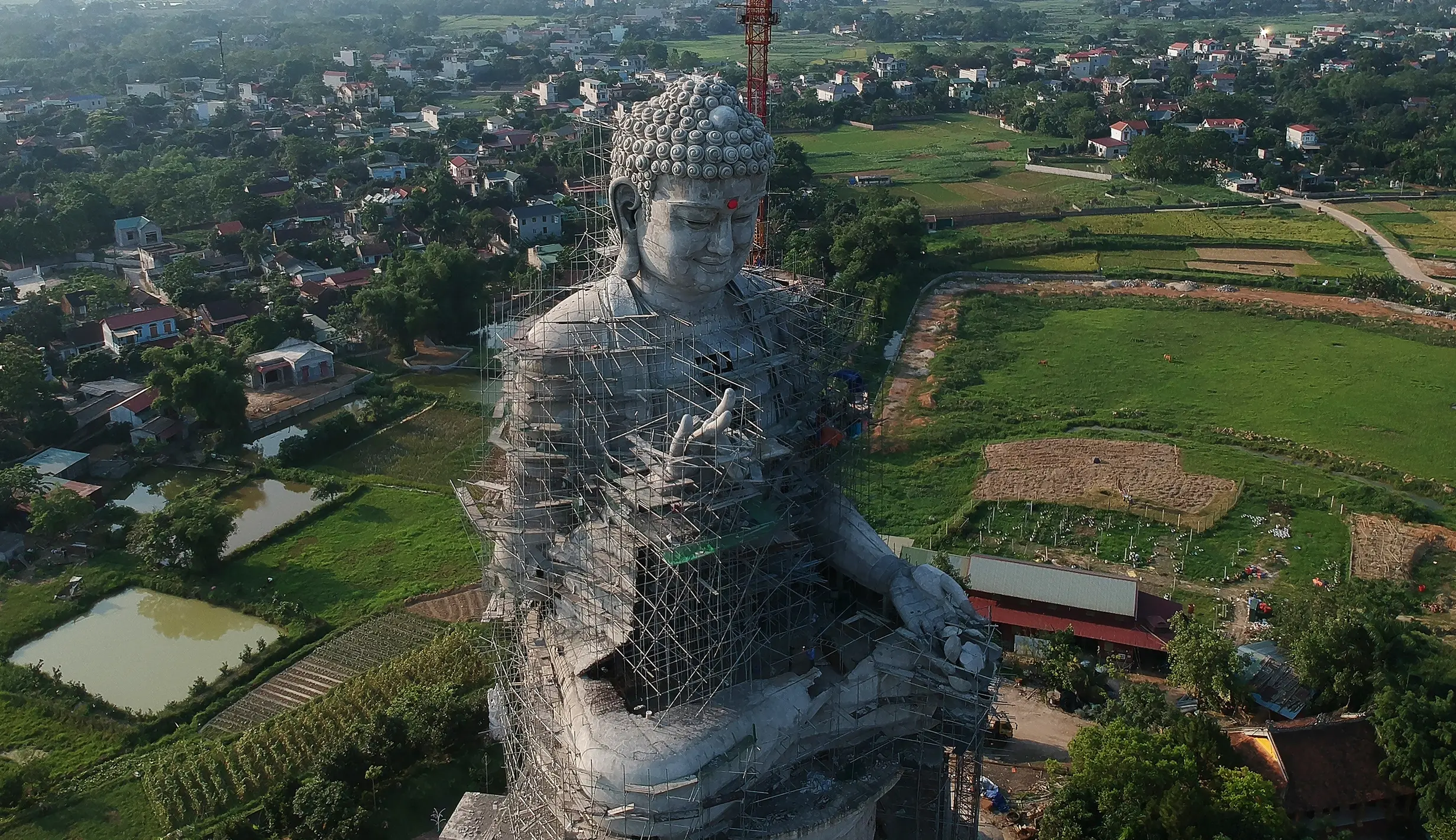 FOTO: Vietnam Bangun Patung Buddha Terbesar se-Asia Tenggara - Foto ...