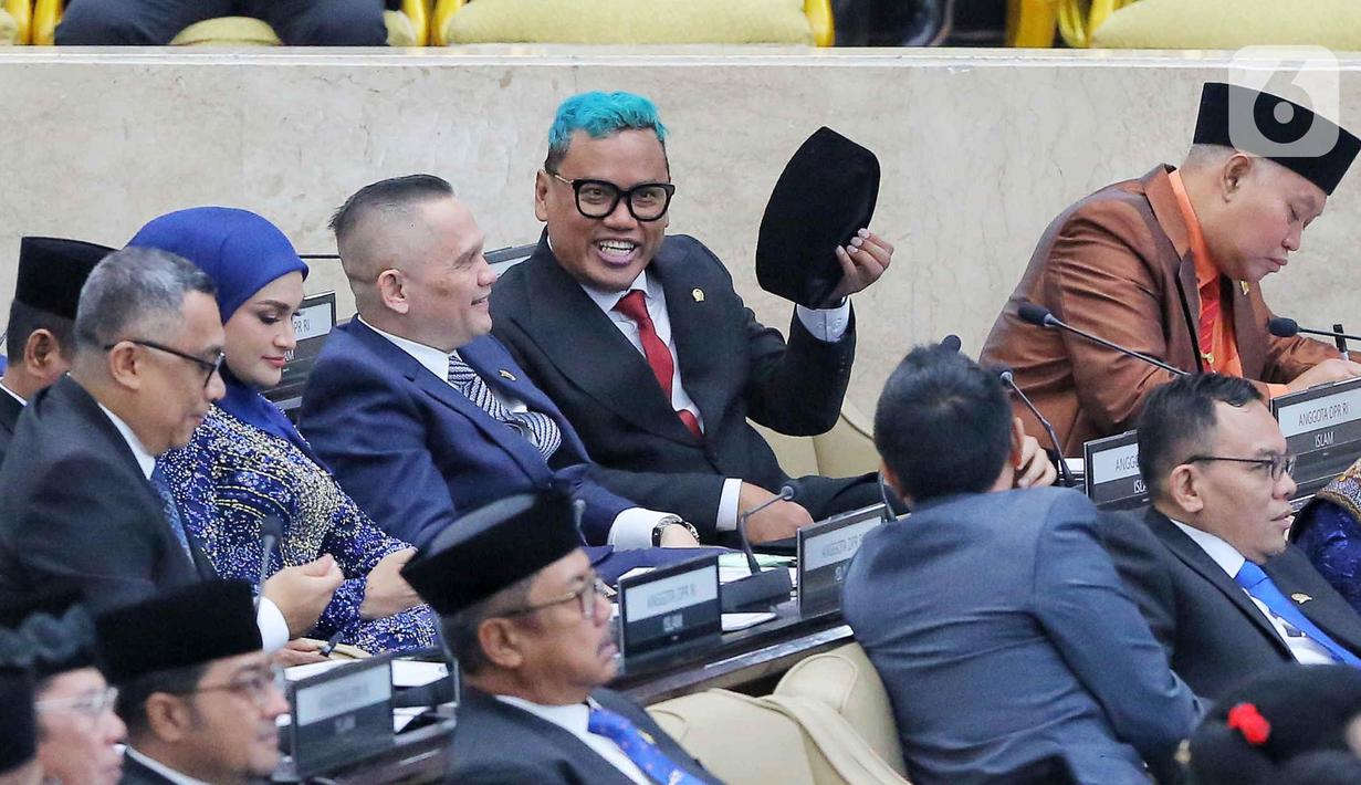 Potret Deretan Selebritis yang Resmi Dilantik Menjadi Anggota DPR RI ...