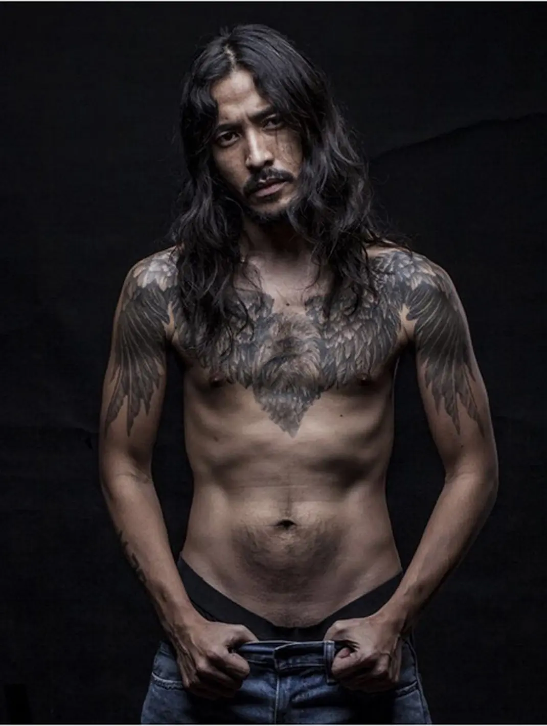 Tato 4:20 di Tangan Ello Merupakan Angka Favorit Pengguna Ganja - Photo ...