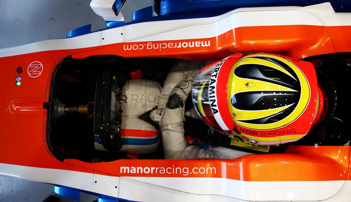 Kisah Rio Haryanto, MRT05, dan Paddock Manor Racing - Foto Bola.com