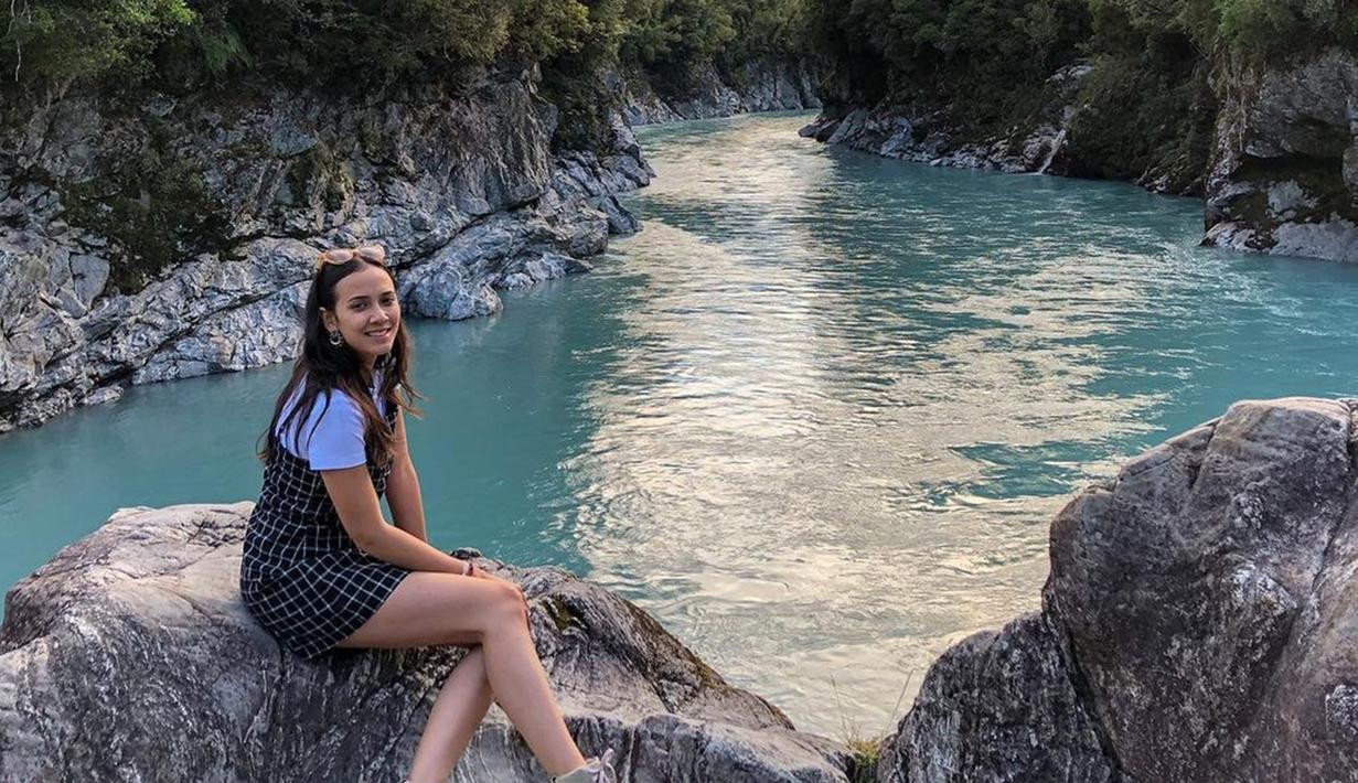 Potret Nadine Alexandra Liburan di Alam, Penuh Petualangan - Foto ...