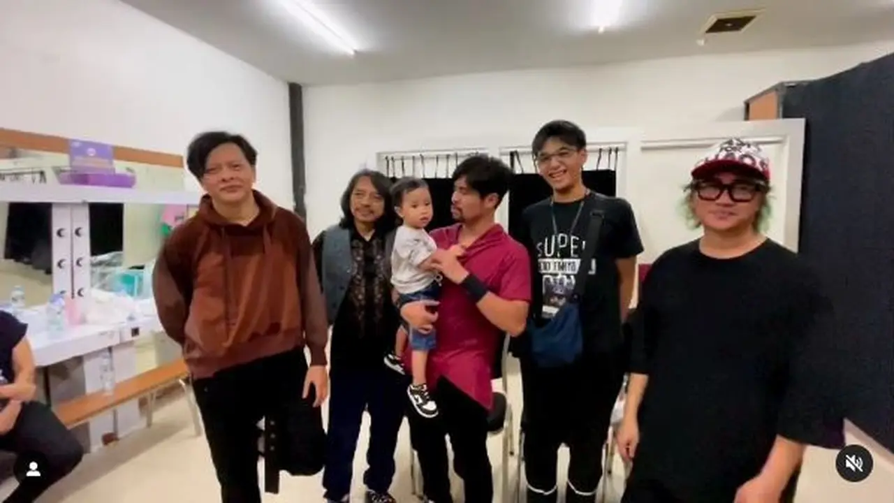 6 Potret Aira Dika Anak Andika Eks Peterpan, Band-nya Dapat Dukungan Ariel NOAH - Hot Liputan6.com