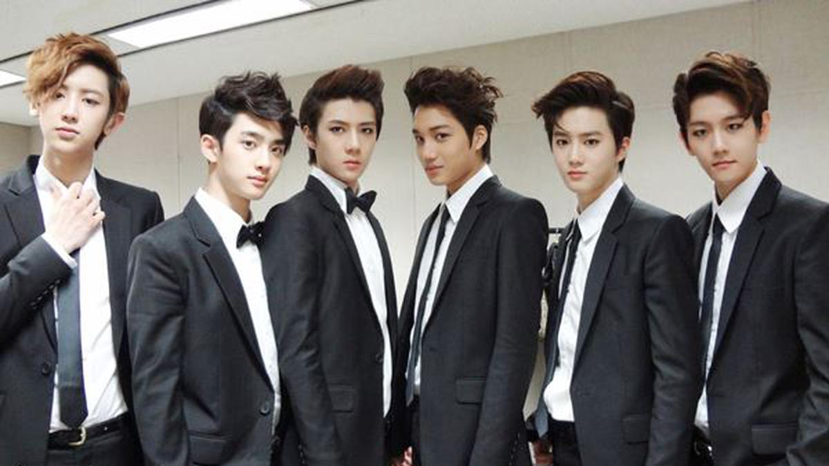 EXO Dihujani Pakaian Dalam Saat Tampil di Meksiko - ShowBiz Liputan6.com