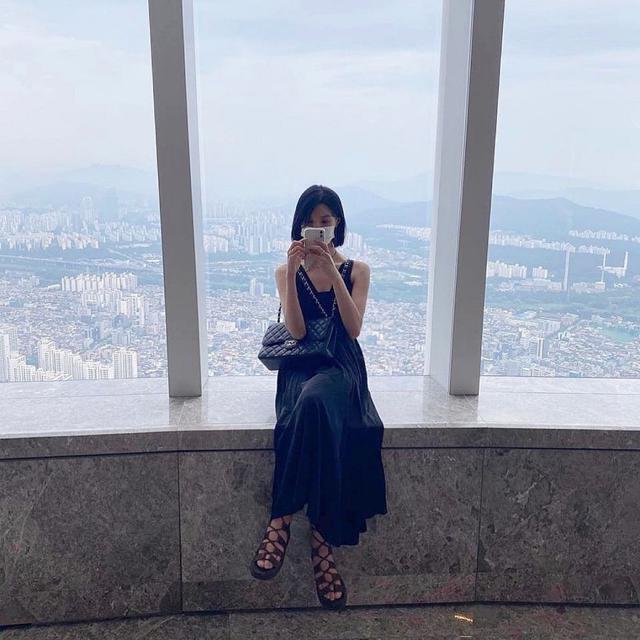 6 Inspirasi Gaya Cewek Mamba ala Moon Ji Hyo yang Dikabarkan Pacaran ...