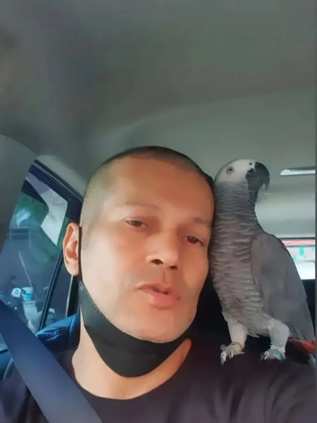 6 Potret Adam Jordan Tampil dengan Gaya Rambut Plontos Ini Makin Awet ...