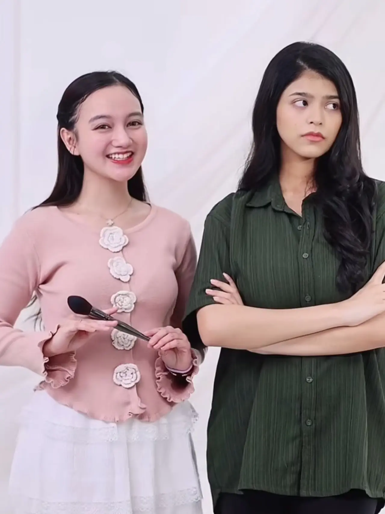 7 Foto Nanda Arsyinta dan Jharna Bhagwani di Sesi Pemotretan, Cosplay ...