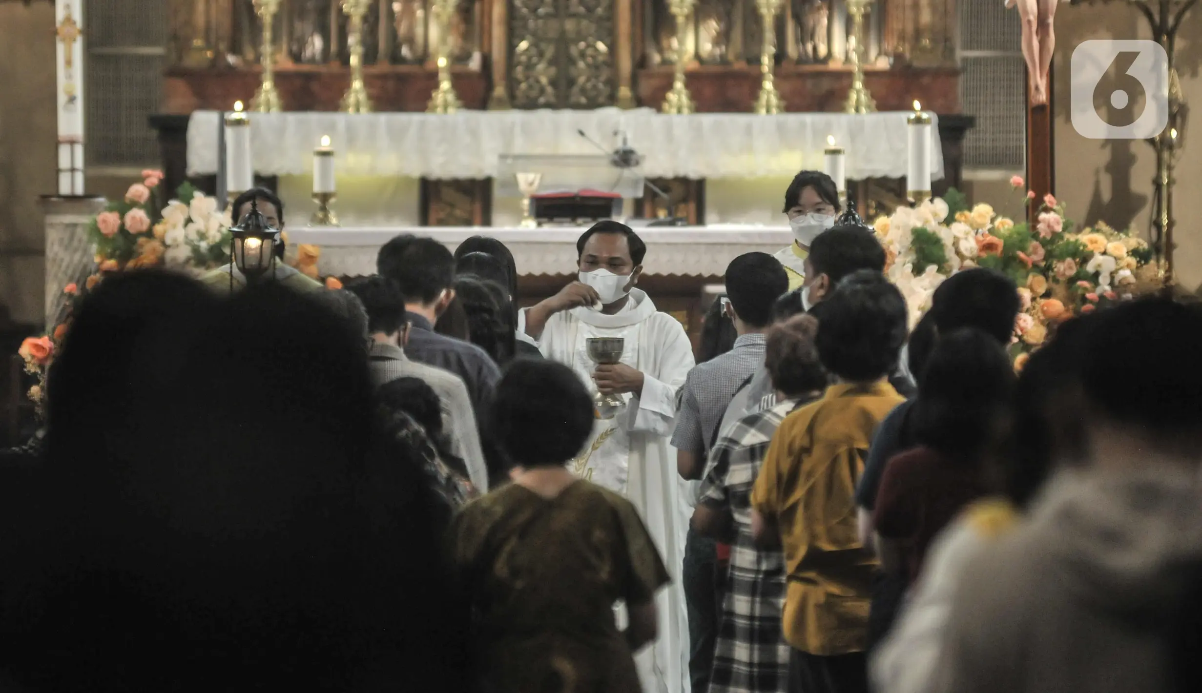 FOTO: Khidmat Misa Kenaikan Isa Almasih di Gereja Katedral Jakarta - Foto Liputan6.com