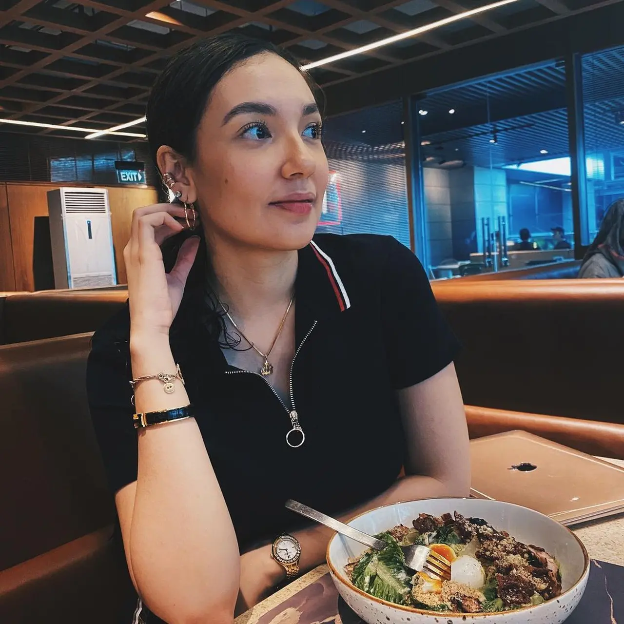 Terlibat di Acara JMUN 2021, Ini 6 Potret Terbaru Ghina Raihanah Adik ...