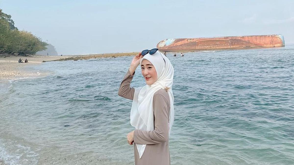 Pamer Perut Buncit, Larissa Chou Hamil Anak Pertama dari Ikram Rosadi ...