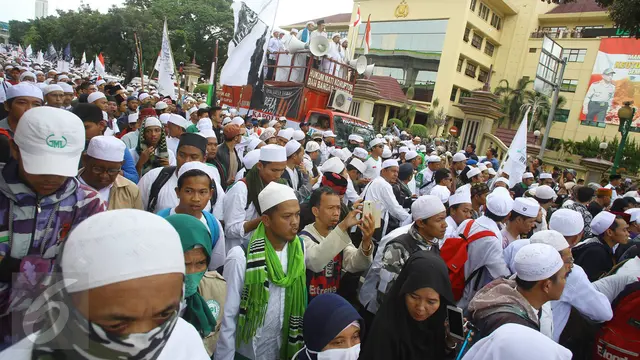 10.000 Laskar FPI Ikut Jaga Aksi 112 - News Liputan6.com