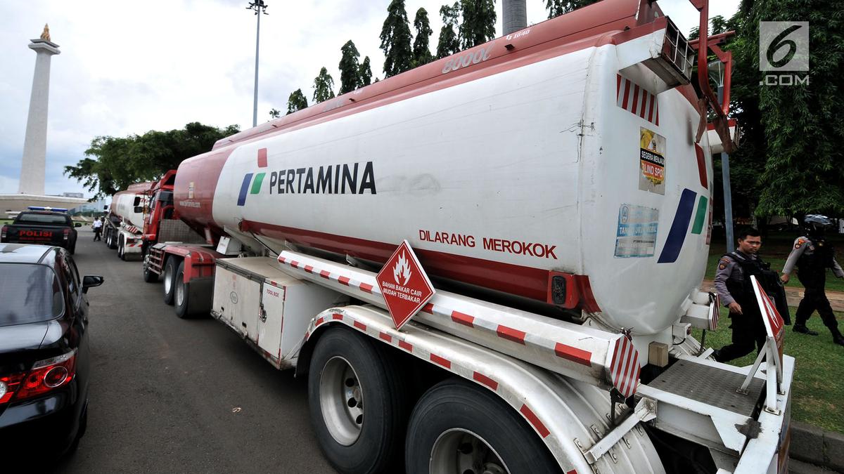 FOTO: Kondisi Dua Truk Tangki Pertamina Pasca Dibajak Pendemo - Foto Liputan6.com