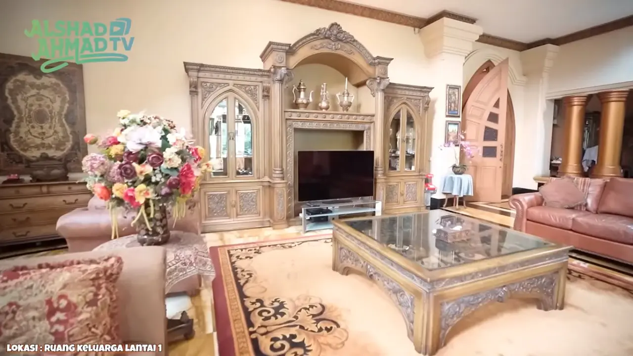 10 Potret Rumah Alshad Ahmad Bak Istana Eropa, Dijual Rp300 M - Hot Liputan6.com
