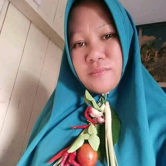 6 Potret Emak-Emak Pakai Bros Jilbab Bikin Geleng Kepala, Penampilannya Kocak - Hot Liputan6.com