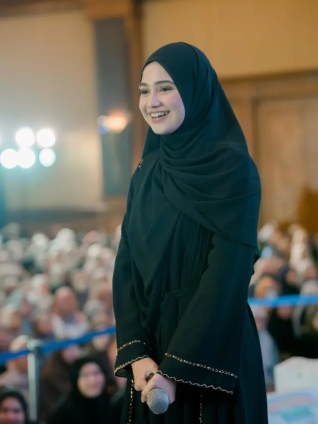 Tampil Berhijab, Ini 7 Potret Syifa Hadju di Acara Kajian yang Sempat Bikin Pangling - Hot ...