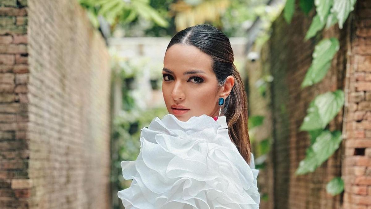 Cantiknya Nia Ramadhani dalam Gaya Busana Bohemian - Entertainment Fimela.com