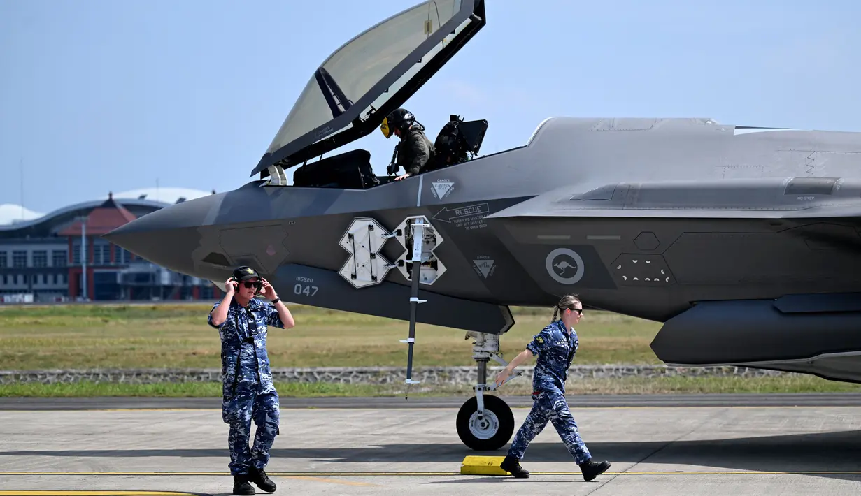 Melihat Atraksi dan Manuver Jet Tempur F35 Angkatan Udara Australia di Bali International ...