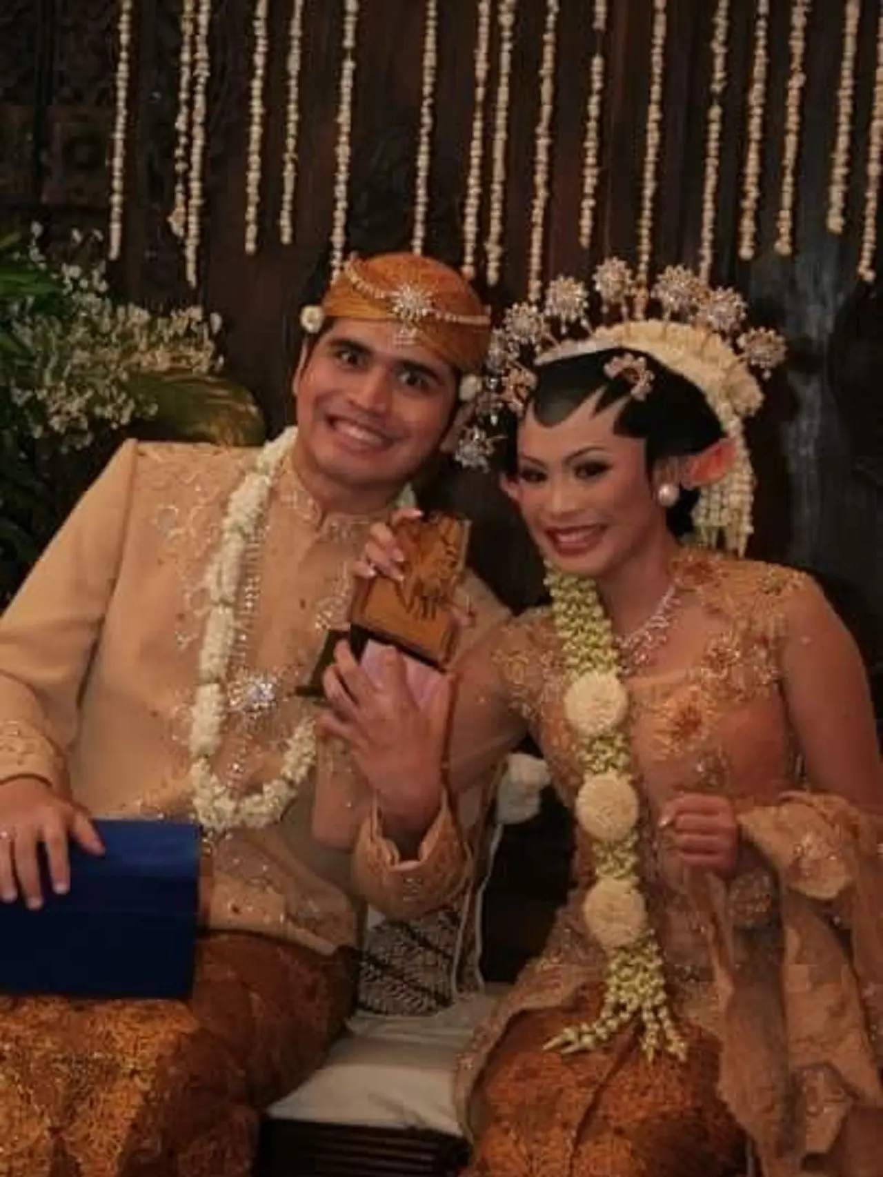 Cerita Cinta, Rizky Hanggono-Roro Hanggono