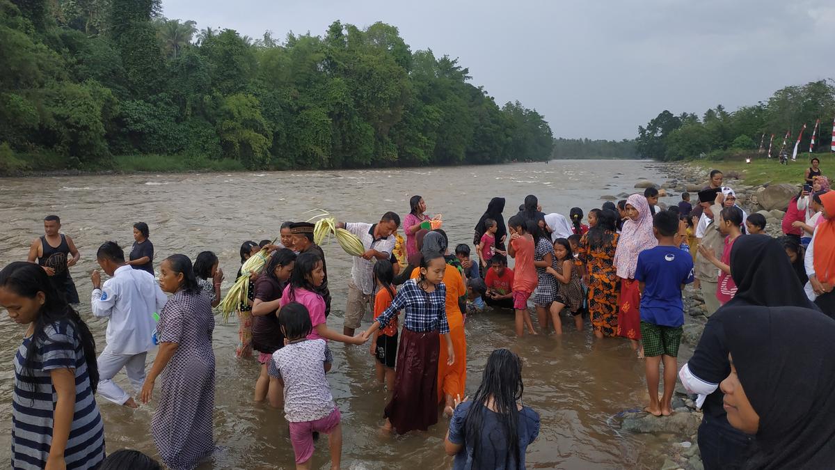 Percikan Berkah dan Tolak Bala, Keyakinan Warga Gorontalo saat Mandi Safar