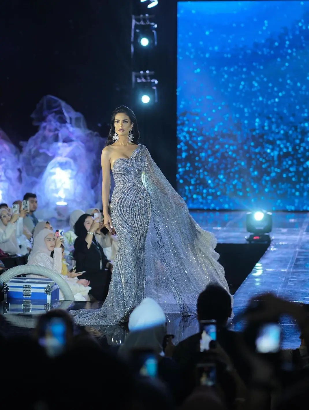 10 Potret Gaya Paling Berkilau Pakai Gaun Malam, Ada Tasya Farasya ...