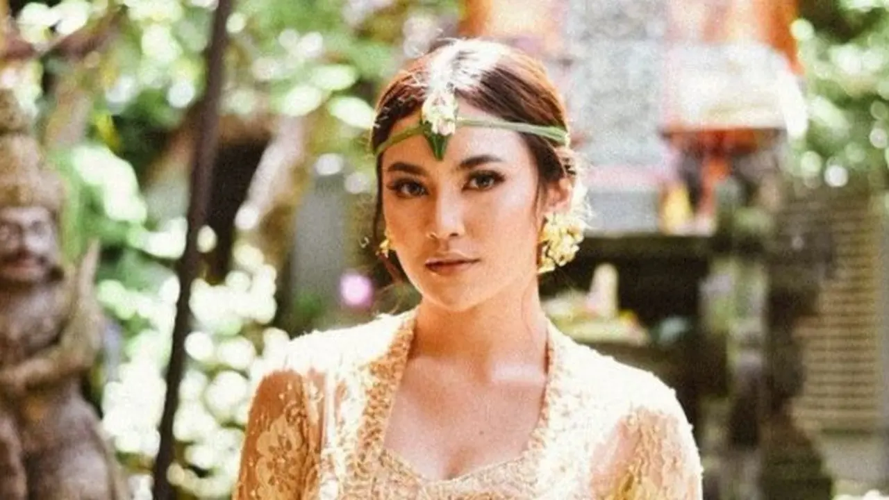 5 Potret Cantik Artis Kenakan Pakaian Adat Bali, Bak Putri Kerajaan