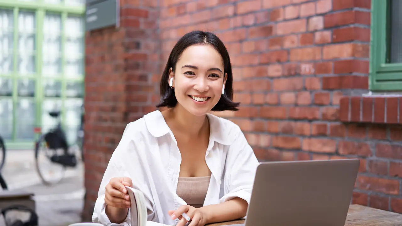 Ciri-Ciri Wanita Cerdas Berdasarkan Psikologi, 7 Karakteristik Utama yang Perlu Diketahui - Hot ...