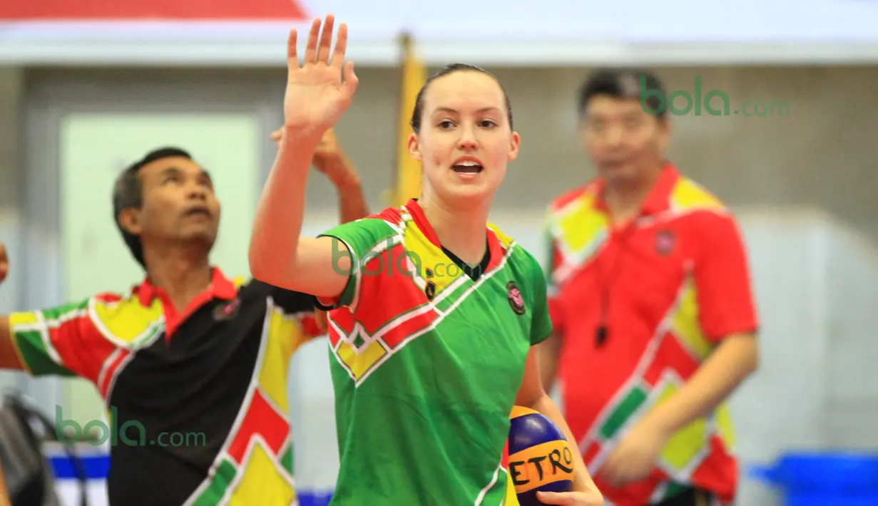 Miss Oregon 2012, Alaina Bergsma, Bermandi Keringat di Malang - Foto ...