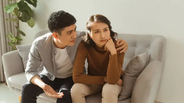 9 Tips Menghadapi Suami yang Tidak Peduli Denganmu - Relationship Fimela.com