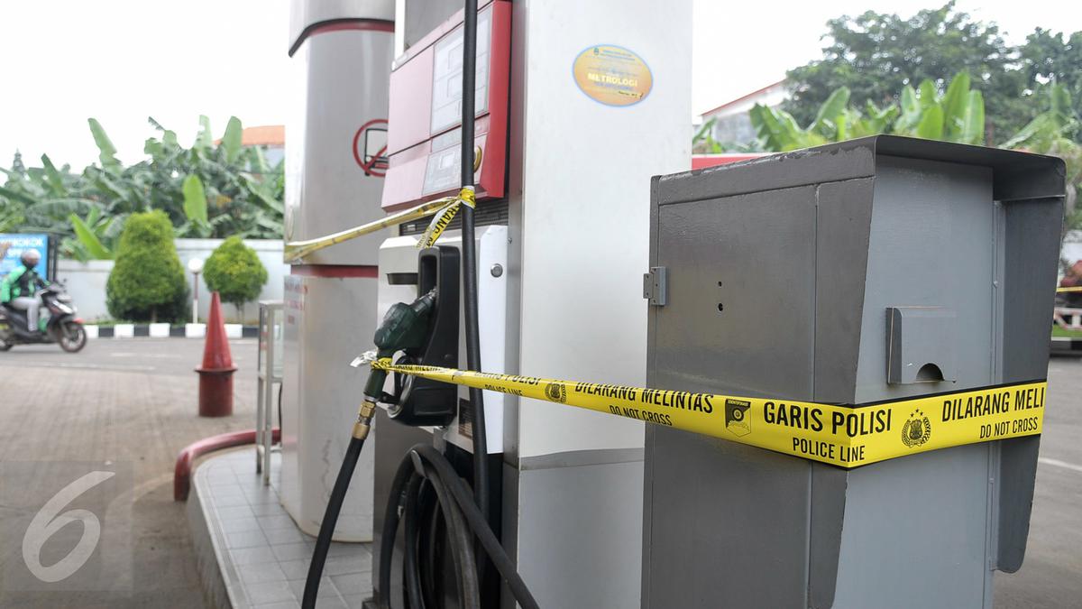 Solar Dioplos Air, Mesin Pompa SPBU Depok Dipasang Garis Polisi - Foto ...