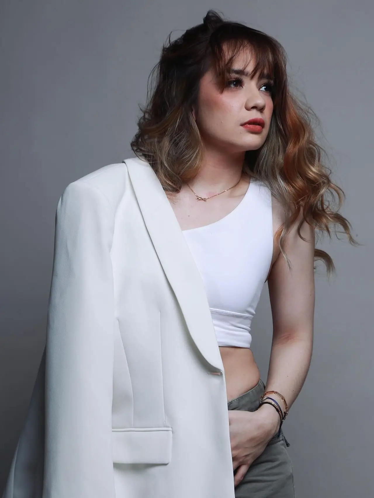 Putri Anne Bersandar di Bahu Seorang Cowok yang Disebutnya Pacar Baru ...