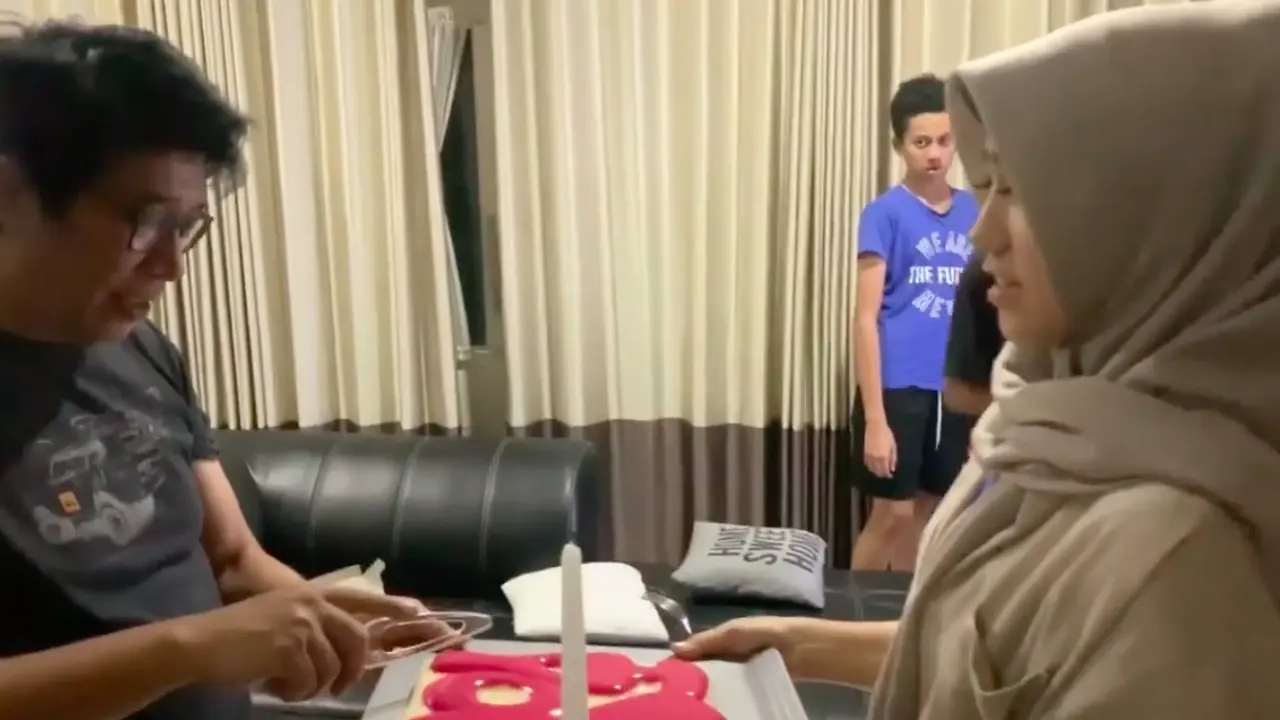 6 Potret Terbaru Pasangan Selebriti Parto Patrio dan Dina Risty, Makin Harmonis - Hot Liputan6.com