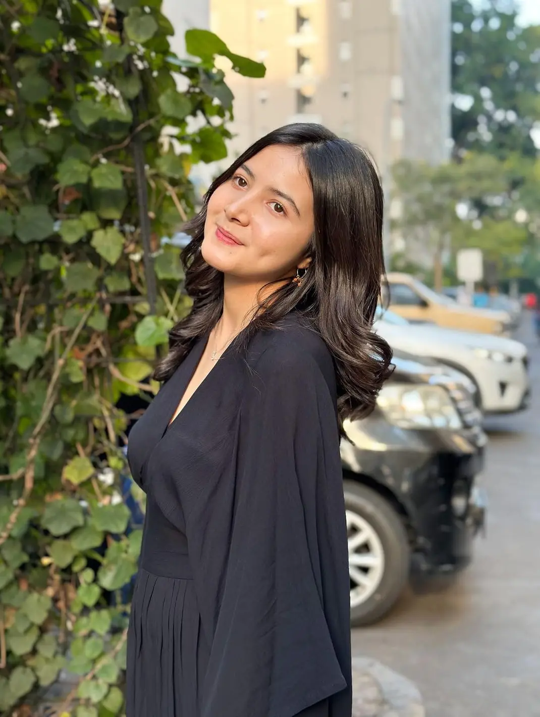 6 Potret Bulan Sutena, Dara Manis 'Saingan' Fuji Jadi Pacar El Rumi ...