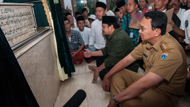 Cerita Ahok Berkunjung dan Merenung di Makam Mbah Priok - News Liputan6.com