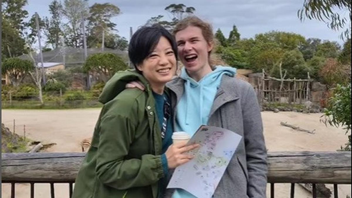 6 Potret Romantis Leony dan Sang Kekasih yang Akan Rayakan Natal di New ...