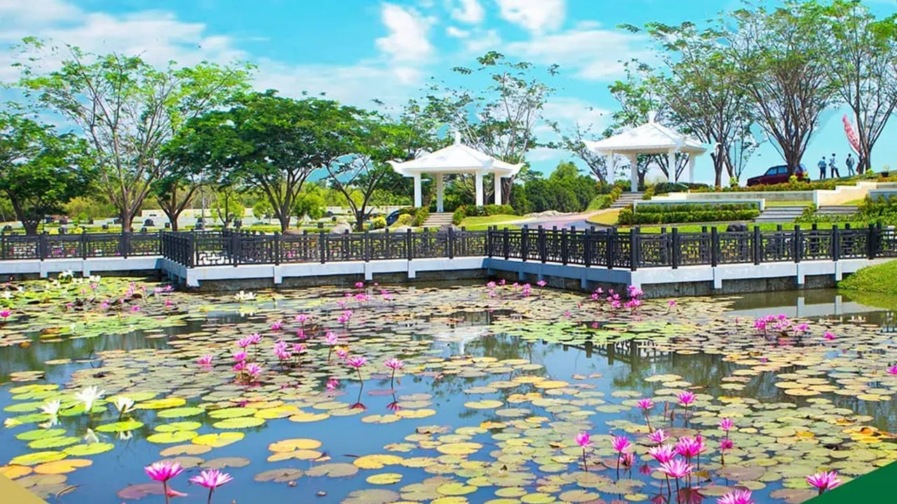 Menengok Kuburan Unik di Jogja, Batu Nisannya Berbentuk Mobil Sedan ...