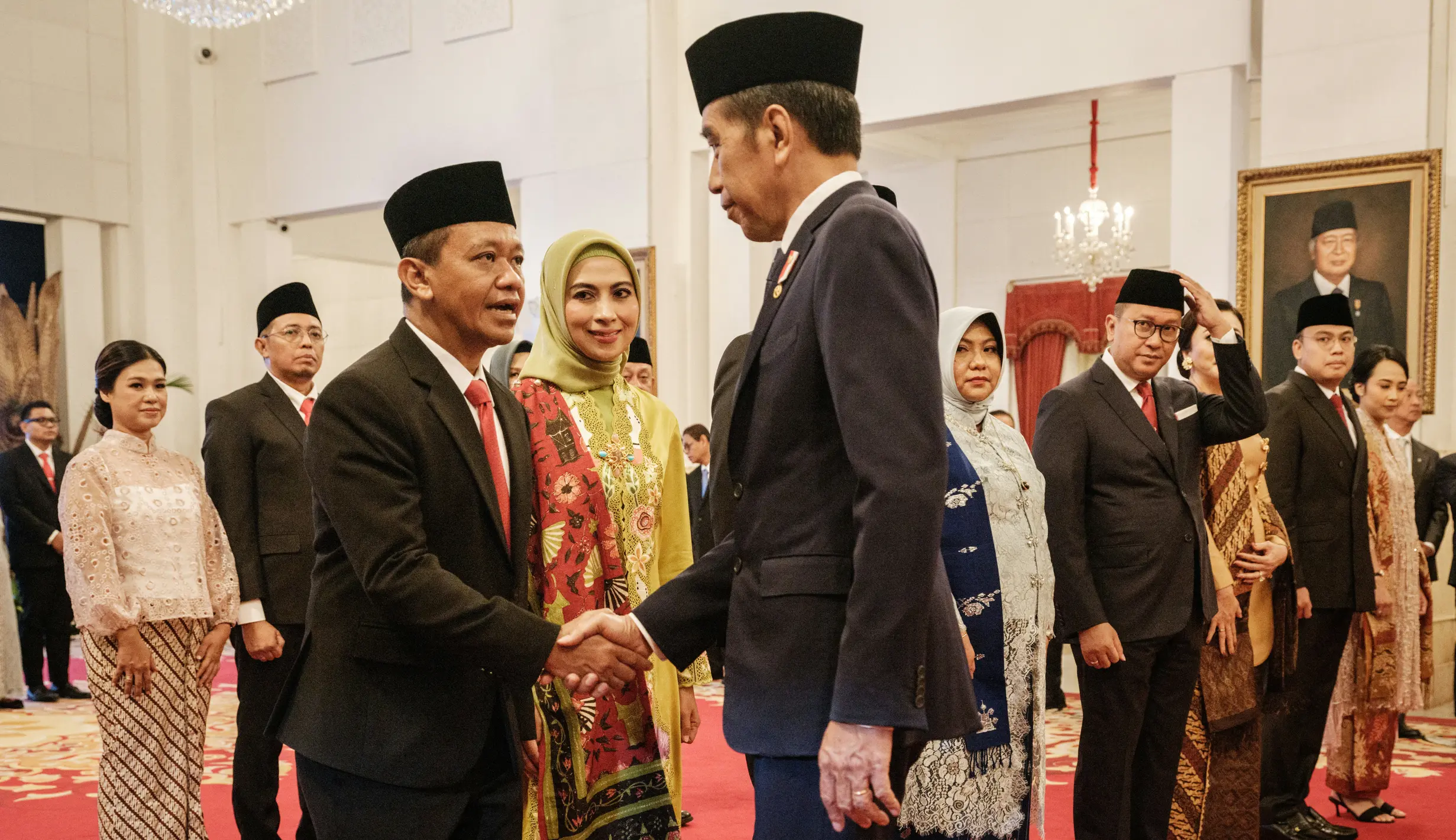 Momen Jokowi Lantik Bahlil Lahadalia hingga Rosan Roeslani Jadi Menteri Baru - Foto Liputan6.com