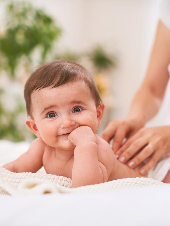 6 Cara Memijat Bayi Agar Si Kecil Tidak Rewel - Parenting Fimela.com