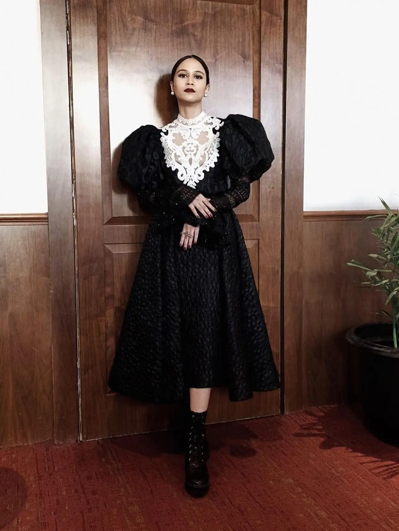 5 Inspirasi Gaya Outfit Formal dari Lutesha yang Bergaya Retro hingga ...