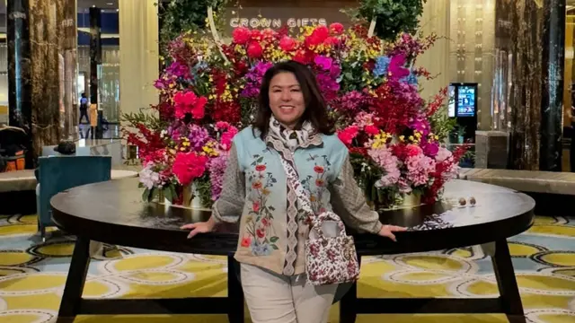 6 Fashion Baju Motif Bunga ala Fifi Lety Adik Ahok, Awet Muda di Usia ...