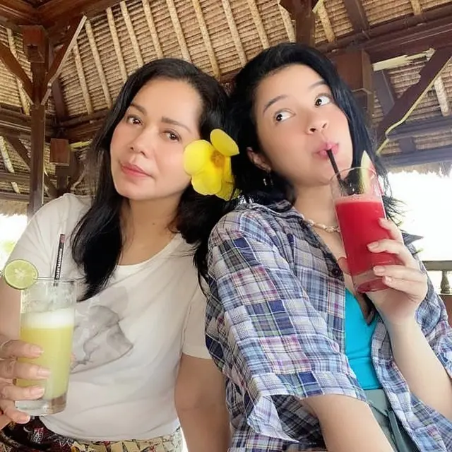 6 Potret Kebersamaan Pedangdut Wanita Bareng Putrinya, Curi Perhatian - Hot Liputan6.com