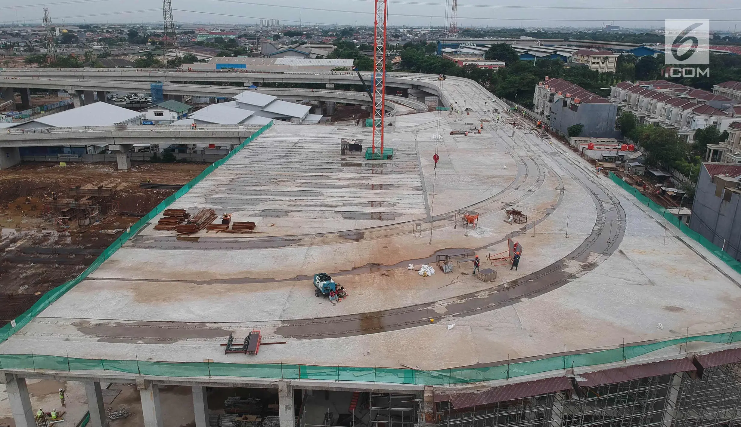 FOTO: Begini Suasana Pembangunan Depo LRT dari Udara - Foto Liputan6.com