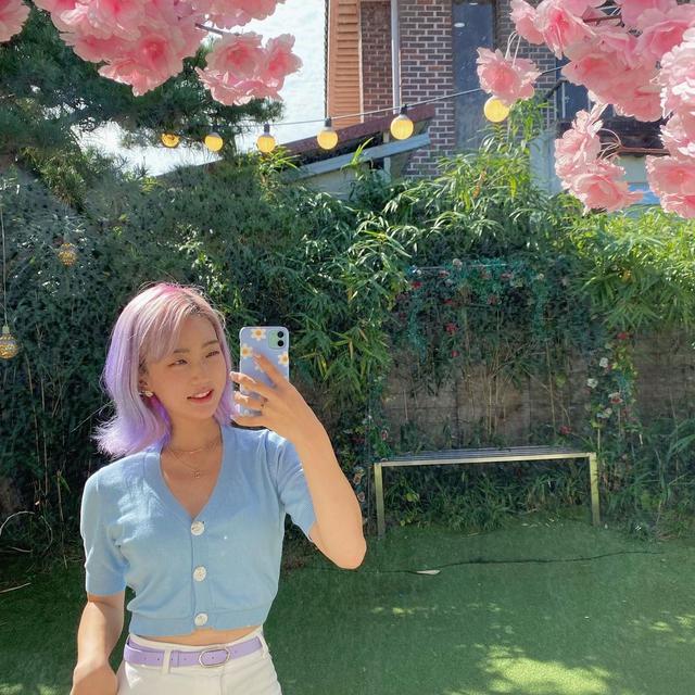 Populer di Indonesia, Ini 6 Gaya Kasual Han Yoo Ra YouTuber Korea ...