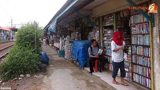 Pedagang Stasiun Pondok Cina Bongkar Kios Sendiri - News Liputan6.com